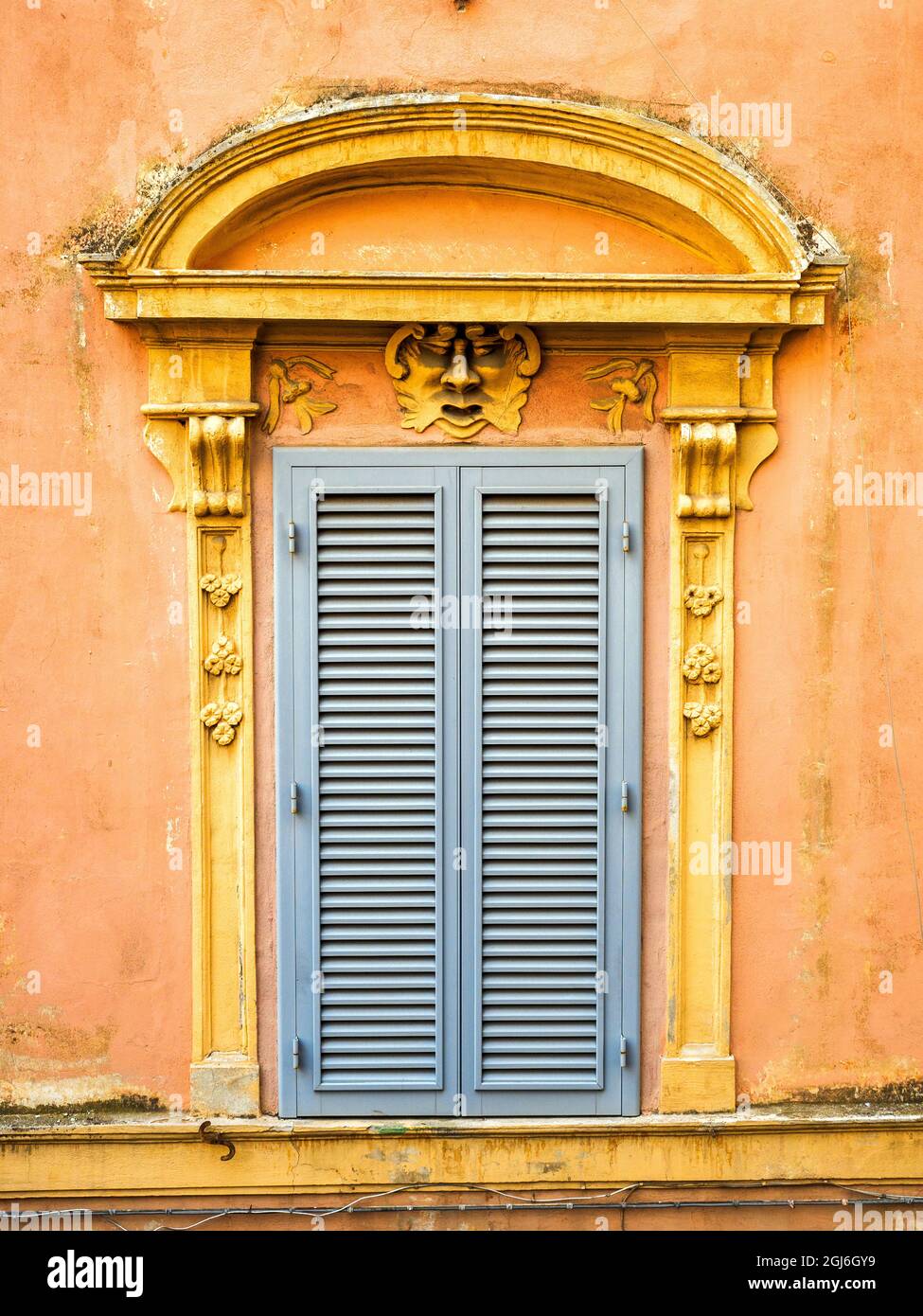 Medieval window frame hi-res stock photography and images - Alamy