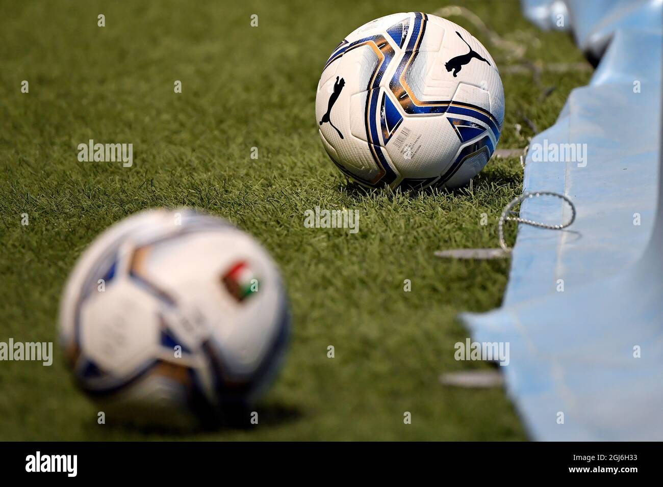 Puma balls hi-res stock photography and images - Alamy