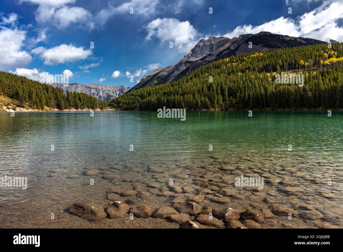 Two Jack Lake in Banff National Park, Canada Stock Photo - Alamy