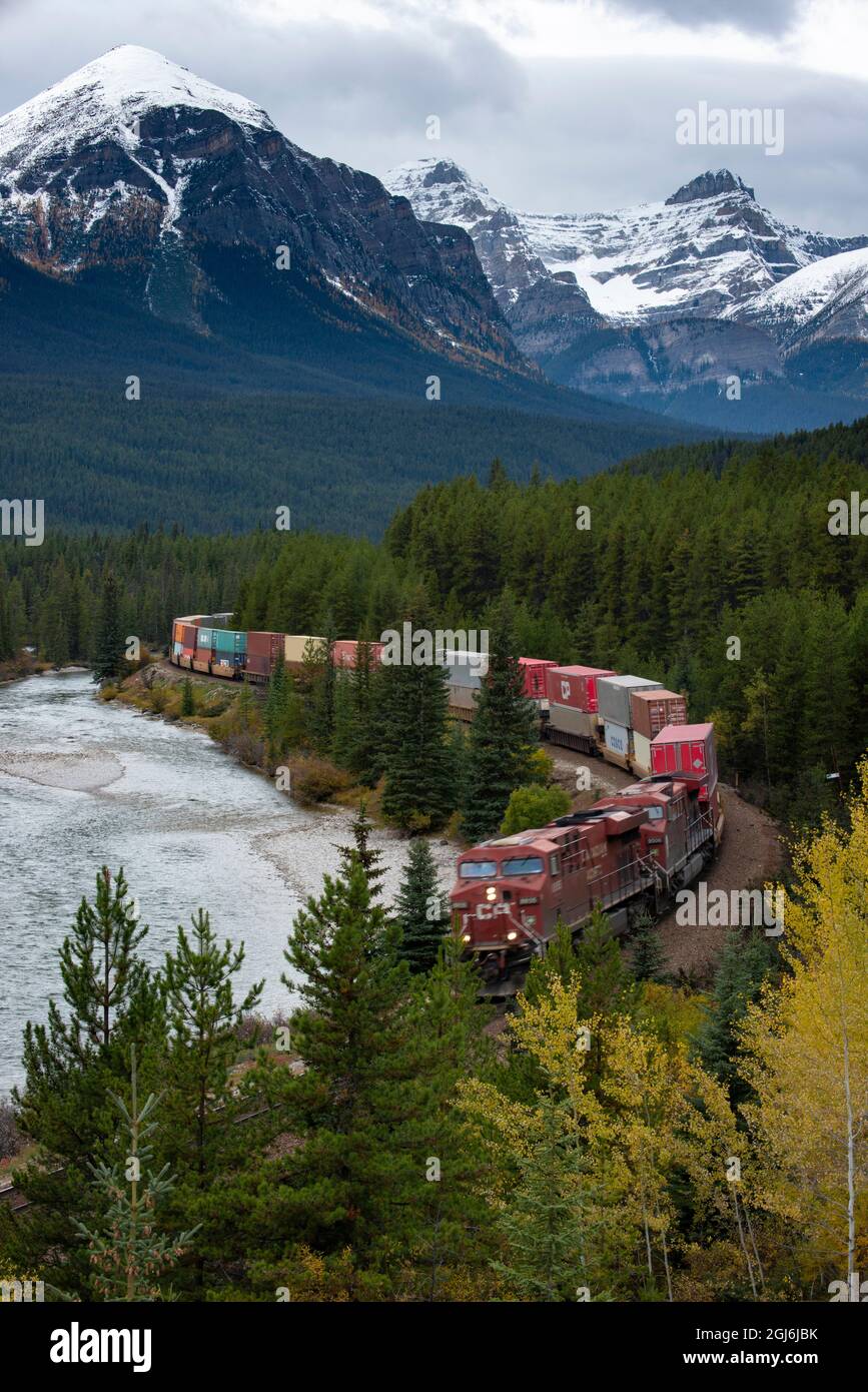 Jasper national park train hi-res stock photography and images - Alamy