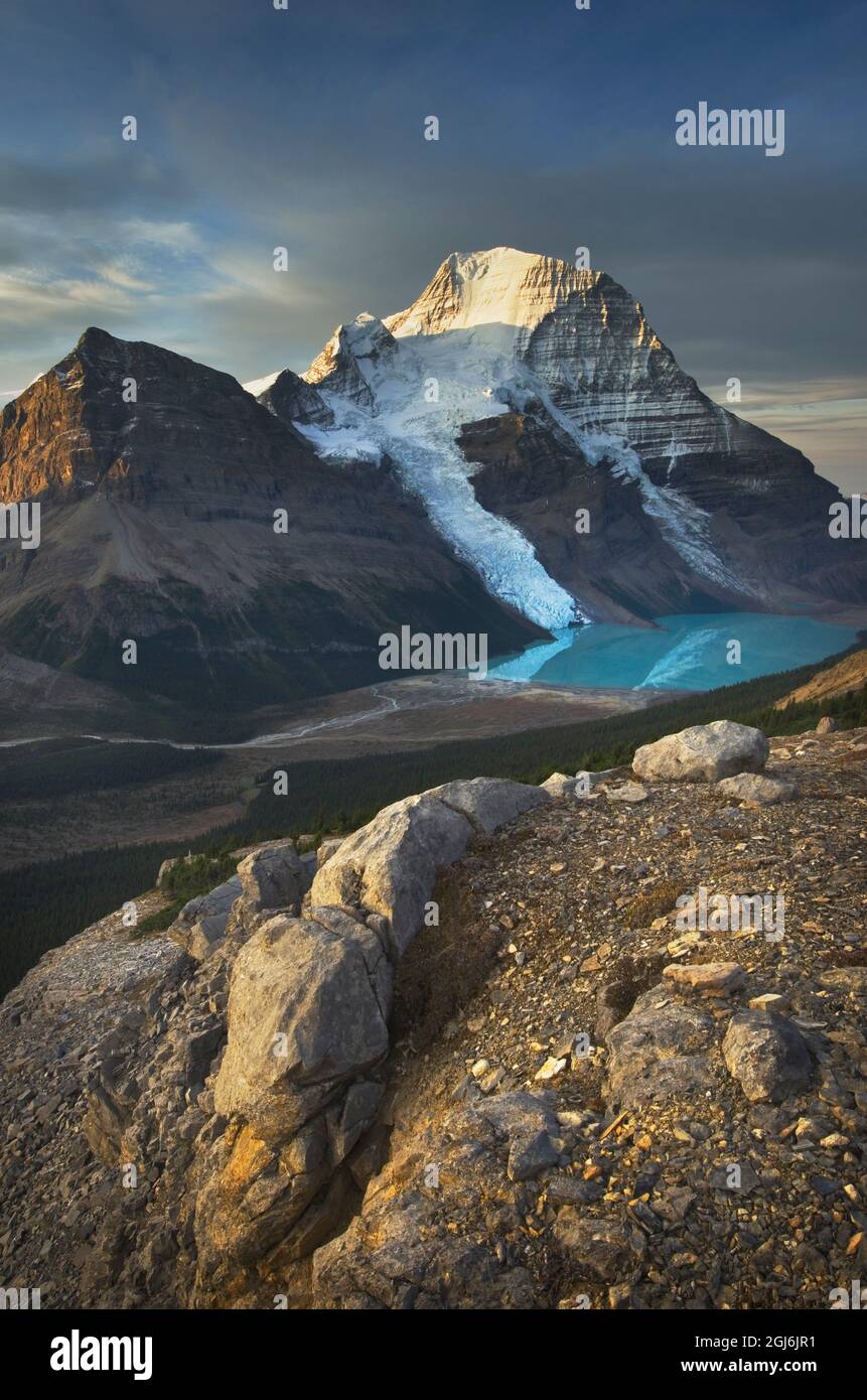 Mount robson pr hi-res stock photography and images - Alamy
