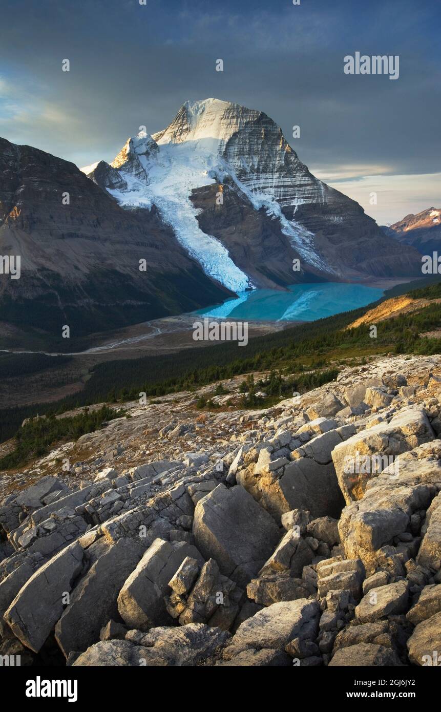 Mount robson 3 hi-res stock photography and images - Alamy