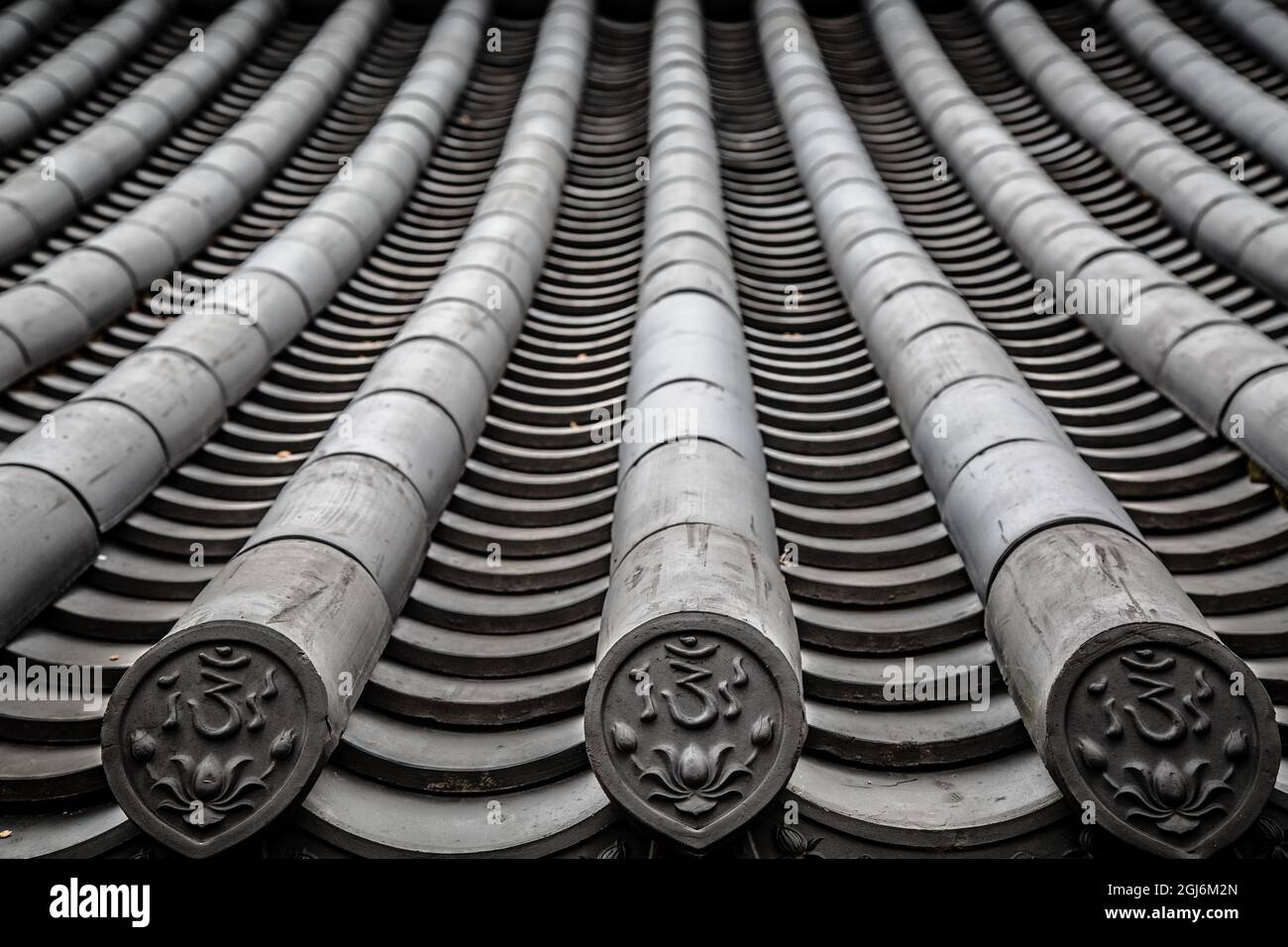 Korean roof tiles at a temple Stock Photo - Alamy