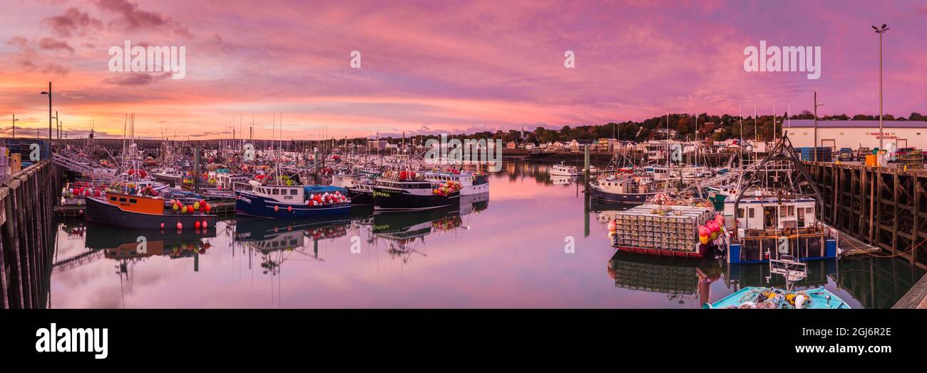 Worlds largest scallop boat fleet hi-res stock photography and images ...