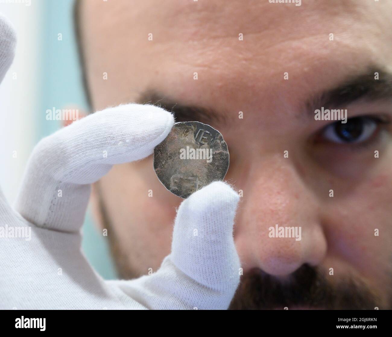 2021 coins hi-res stock photography and images - Alamy