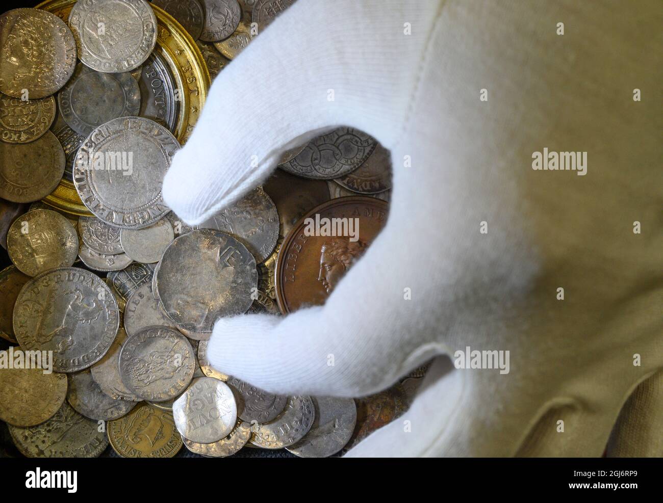 2021 coins hi-res stock photography and images - Alamy