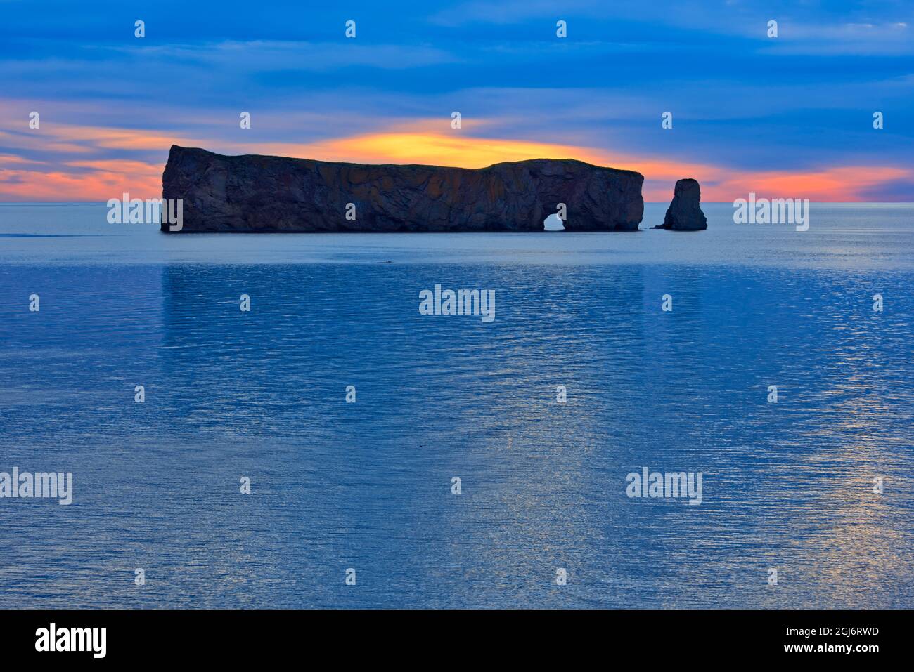 Perce rock in atlantic ocean hi-res stock photography and images - Alamy