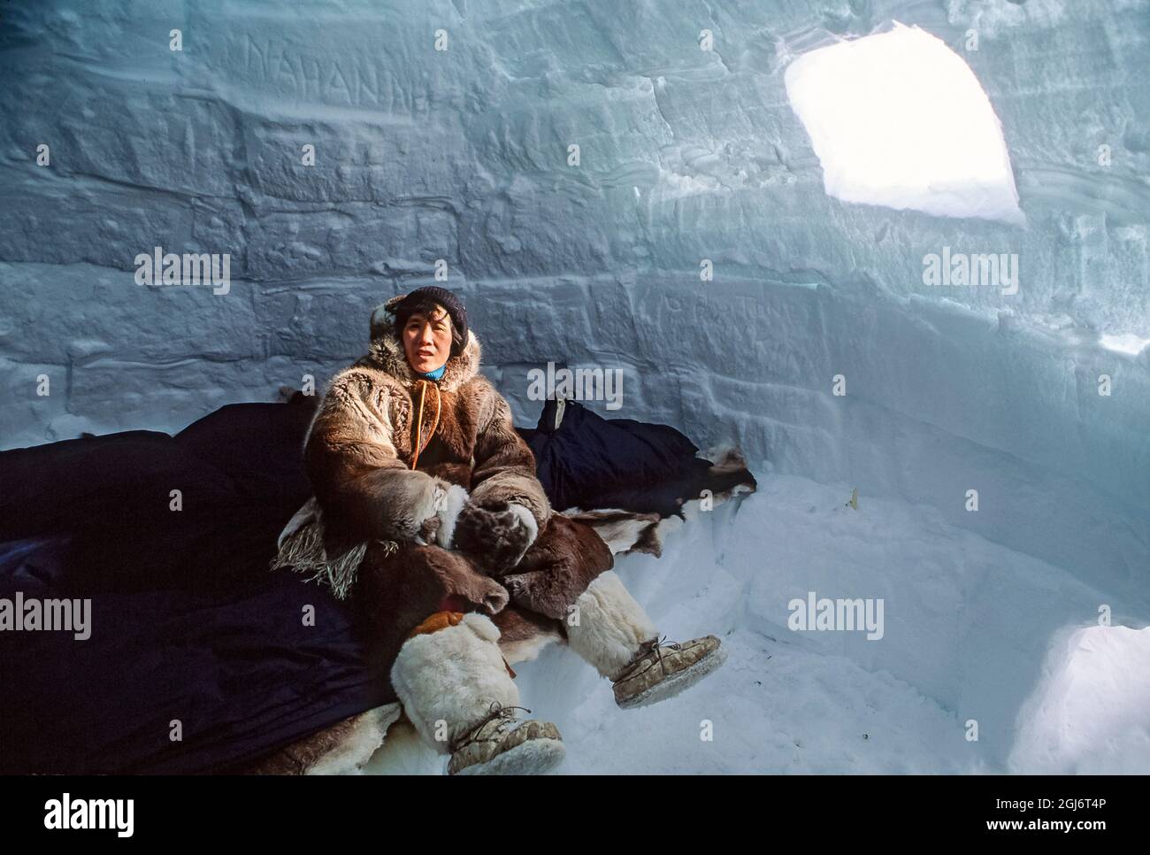 Inuit woman igloo hi-res stock photography and images - Alamy