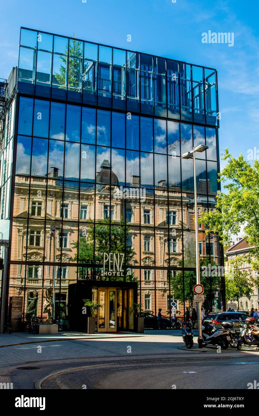 Reflections off glass hi-res stock photography and images - Alamy