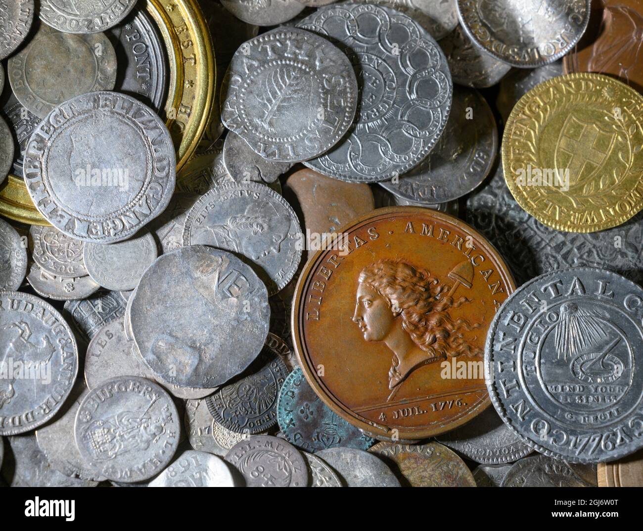 A vintage sweet tin coins hi-res stock photography and images - Alamy