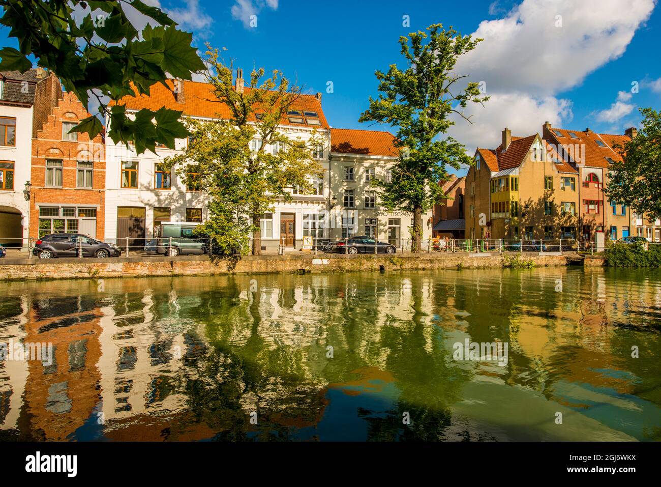 Canal scène bruges hi-res stock photography and images - Alamy