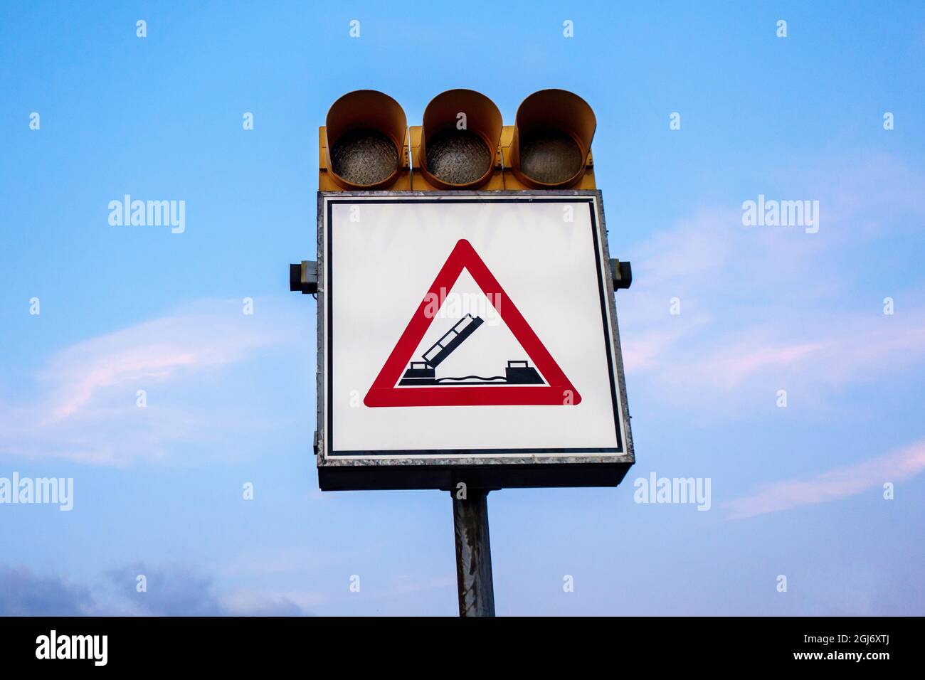 Bridge with a red light traffic light hi-res stock photography and ...
