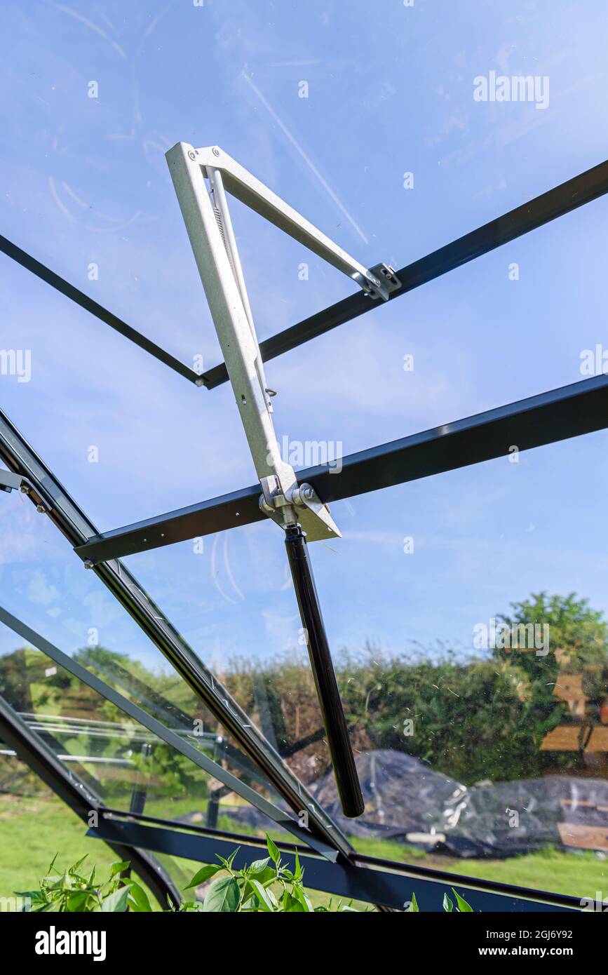 Greenhouse ventilation hi-res stock photography and images - Alamy