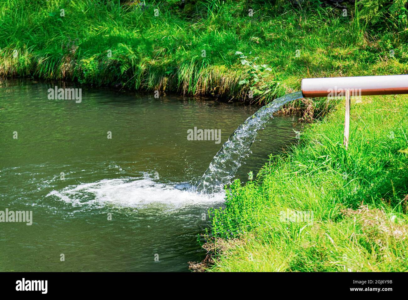 Dirty stream water flows river hi-res stock photography and images - Alamy