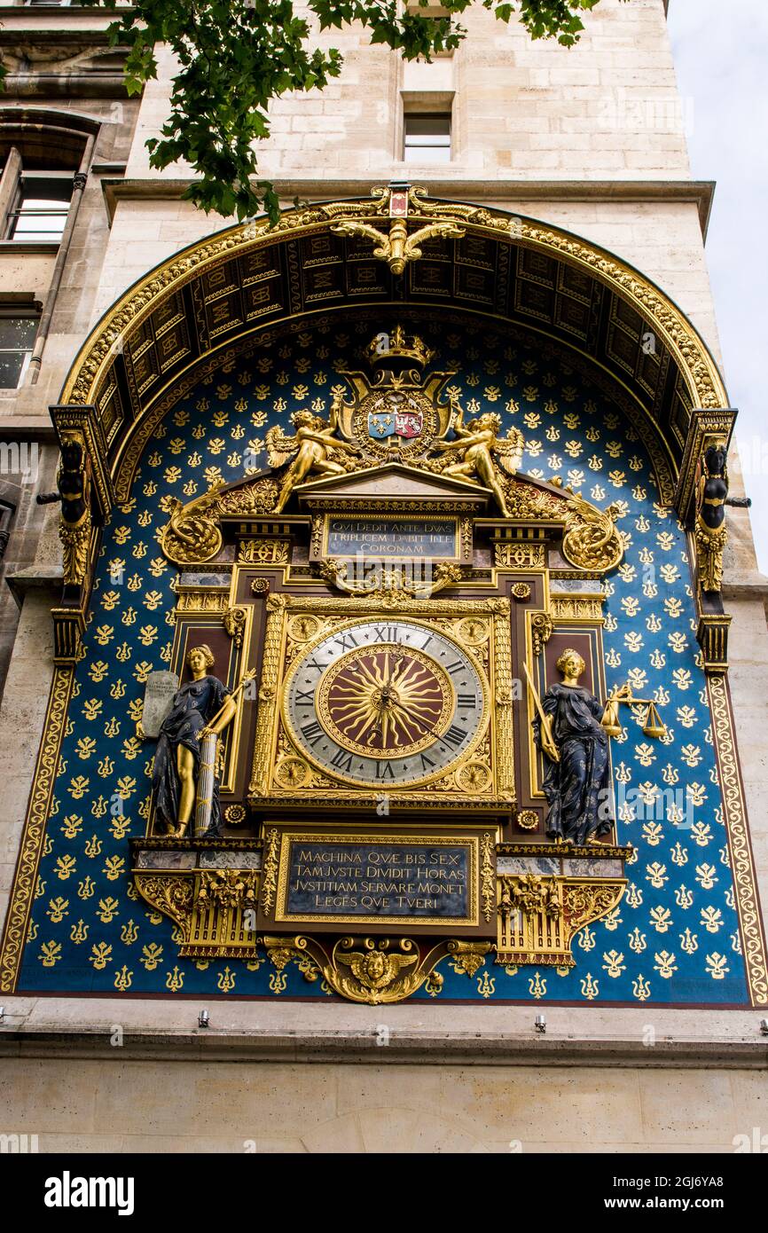 La Conciergerie Horloge Clock, Palace Justice in Paris, France Stock ...