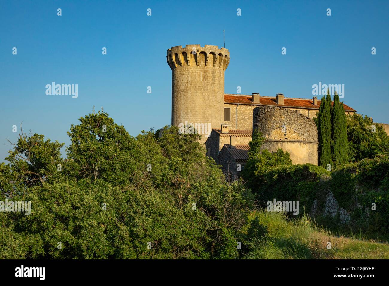 Castle in provence hi-res stock photography and images - Alamy