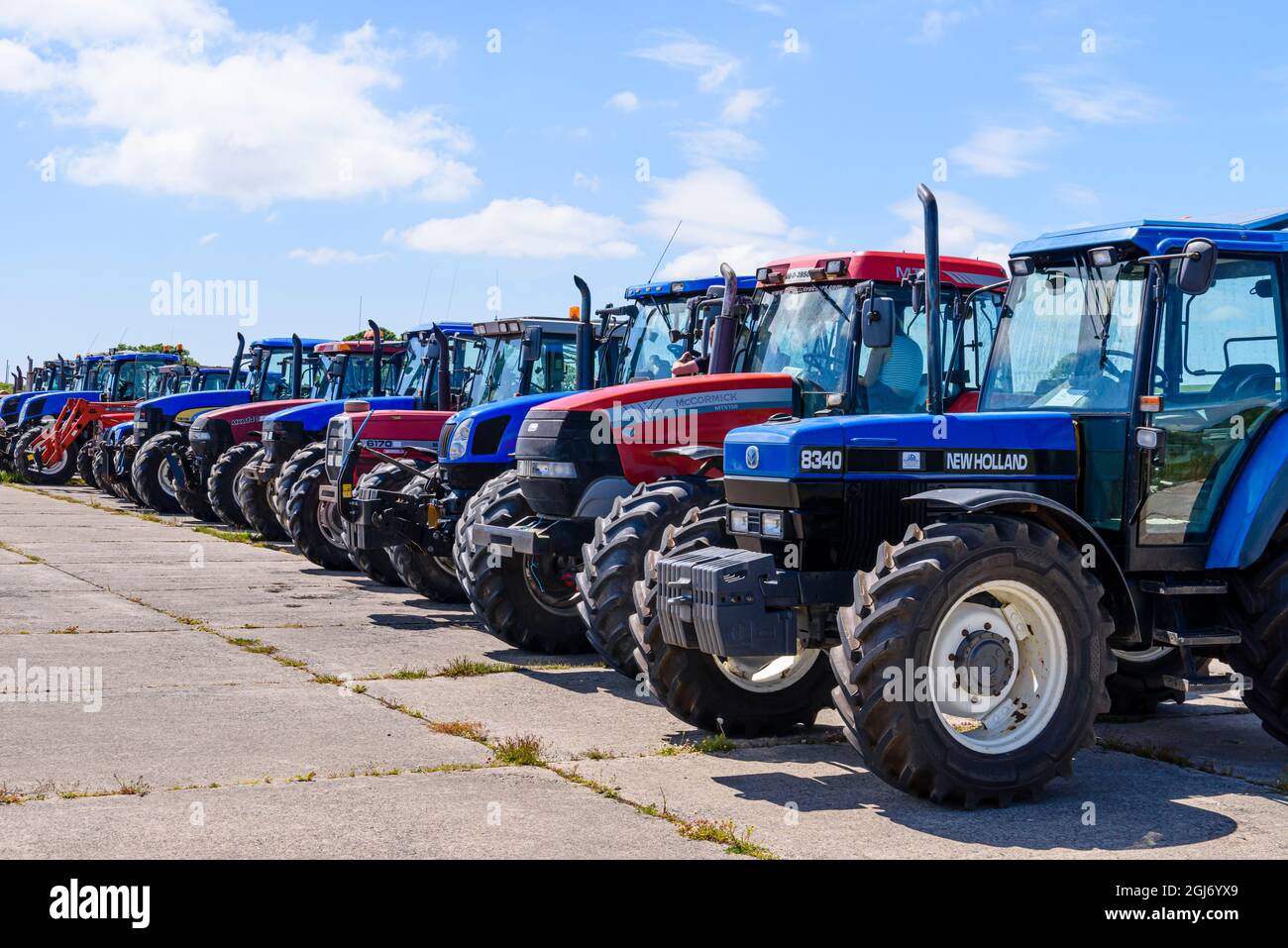 Collection of tractors hi-res stock photography and images - Alamy