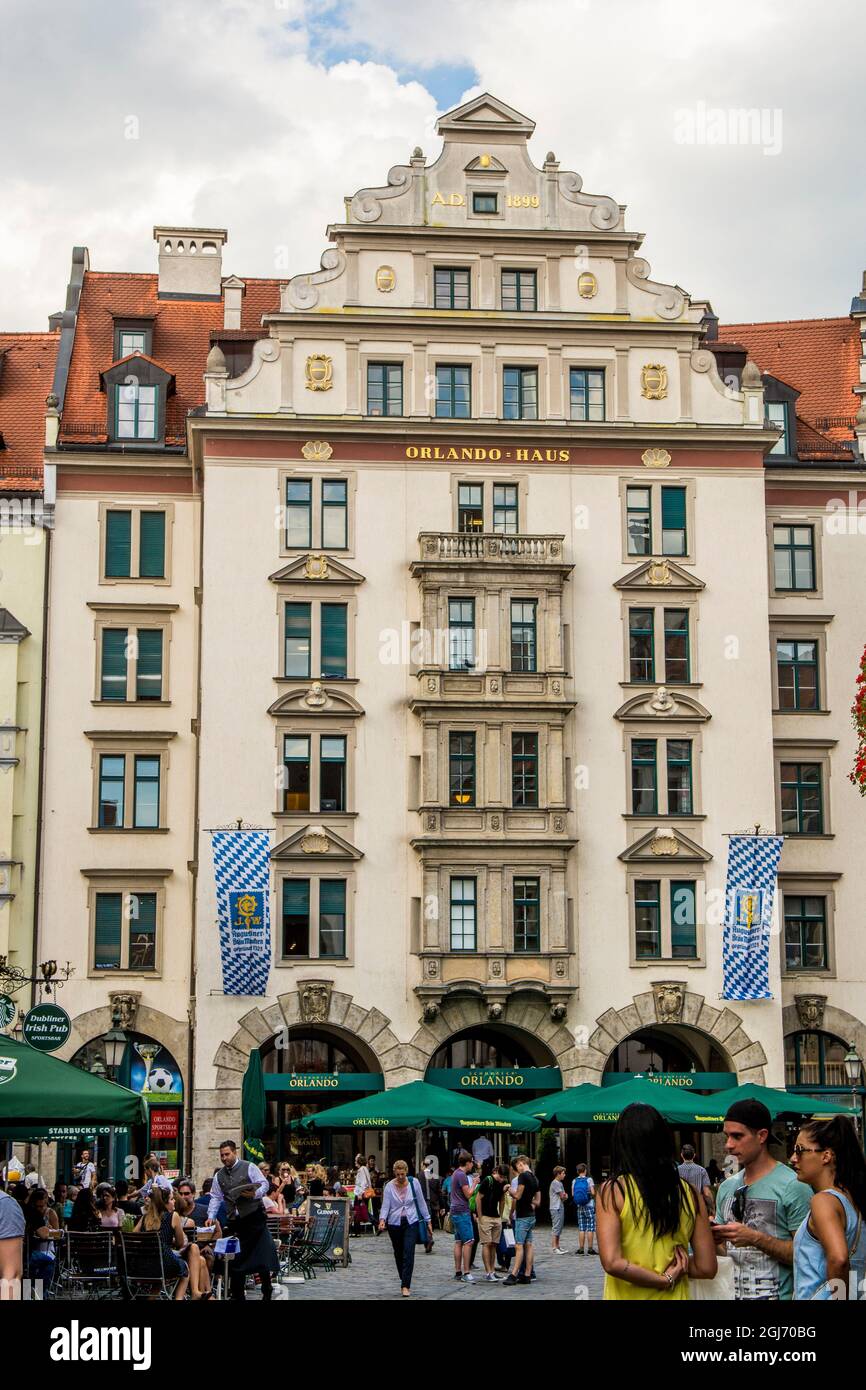 Artwork wall murals on buildings, Munich, Bavaria, Germany Stock Photo ...