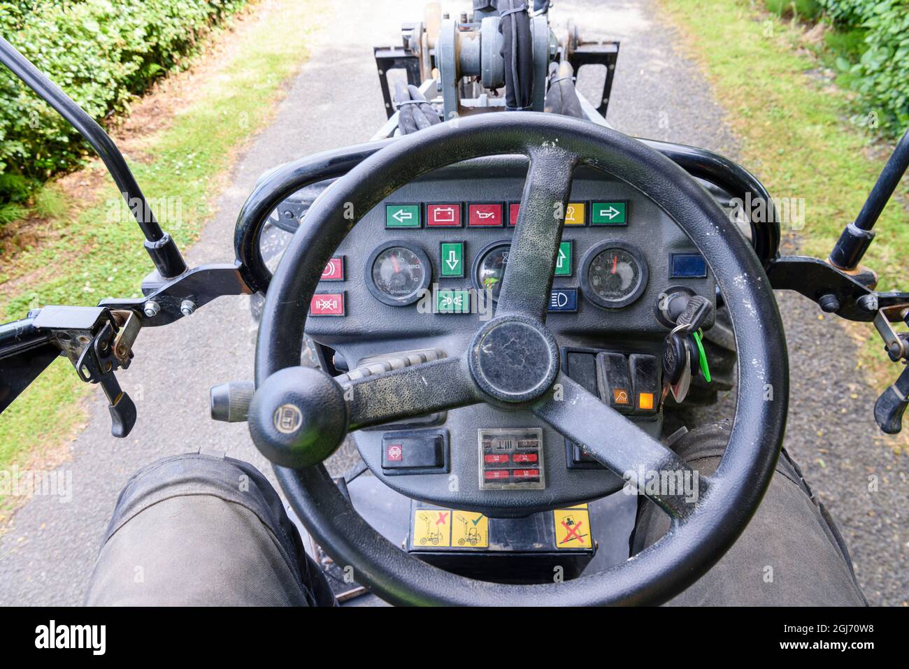 View of the steering wheel and dashboard of a Giant V452T HD (heavy ...
