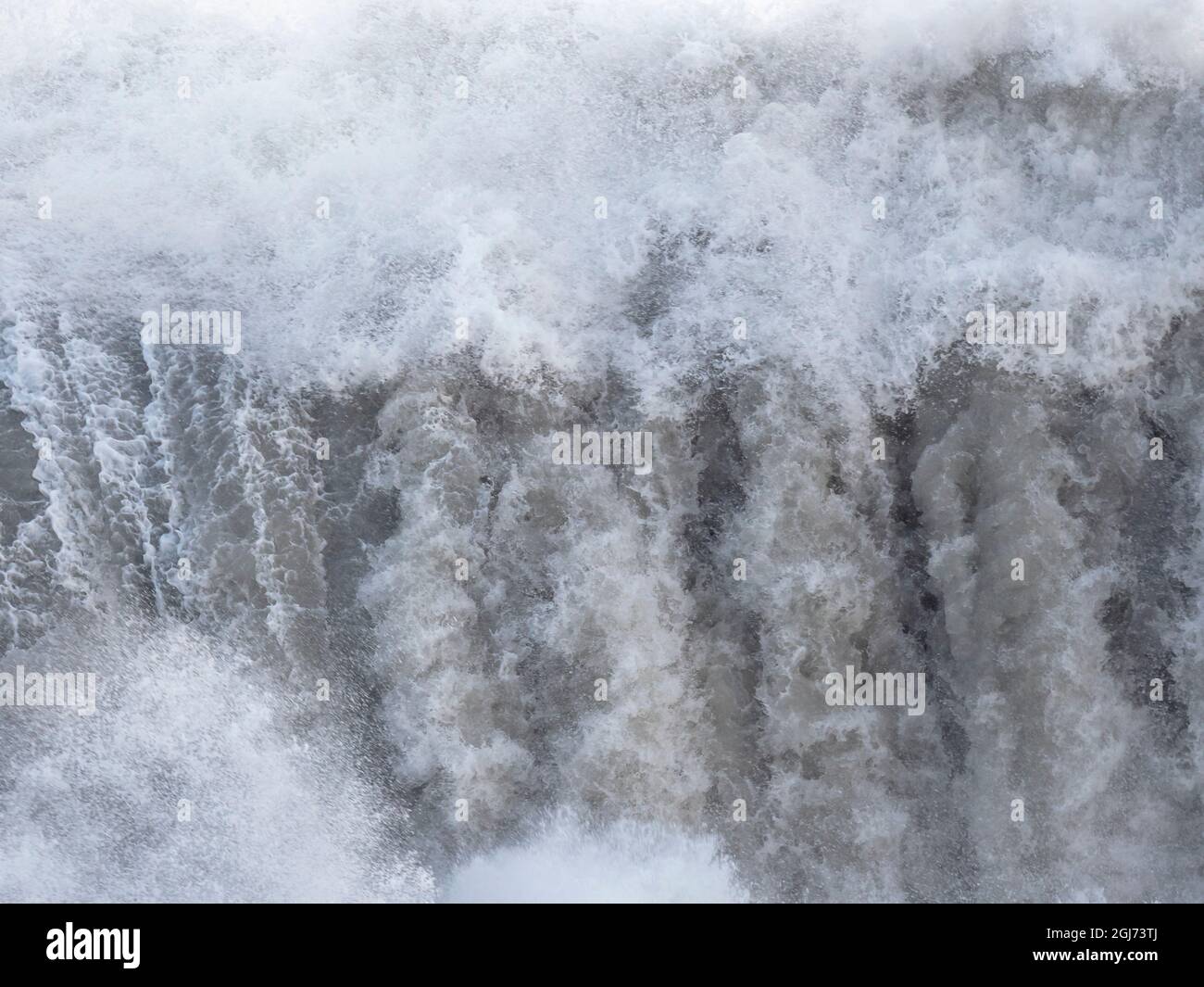 Coast near Vik y Myrdal during winter. Storm at beach Reynisfjara ...