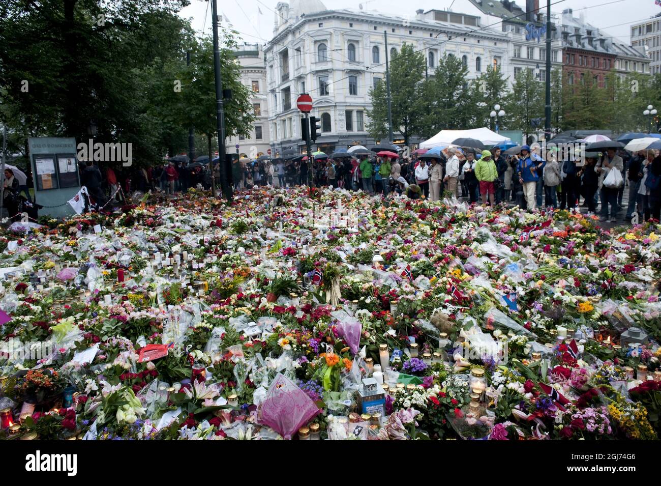 Oslo 20110724 People are seen honoring the victims of the massacre at a ...