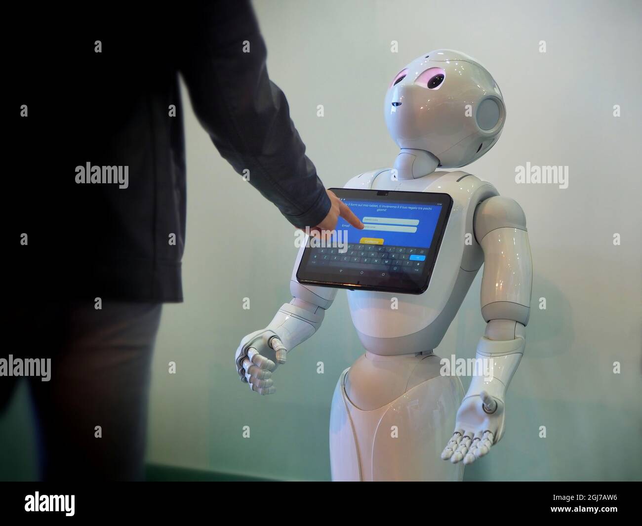 Better customer service hi-res stock photography and images - Alamy