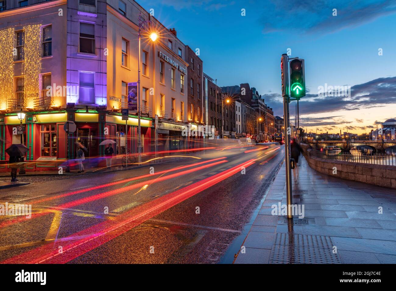 Dusk along Wellington Quay and the River Liffey in downtown Dublin ...