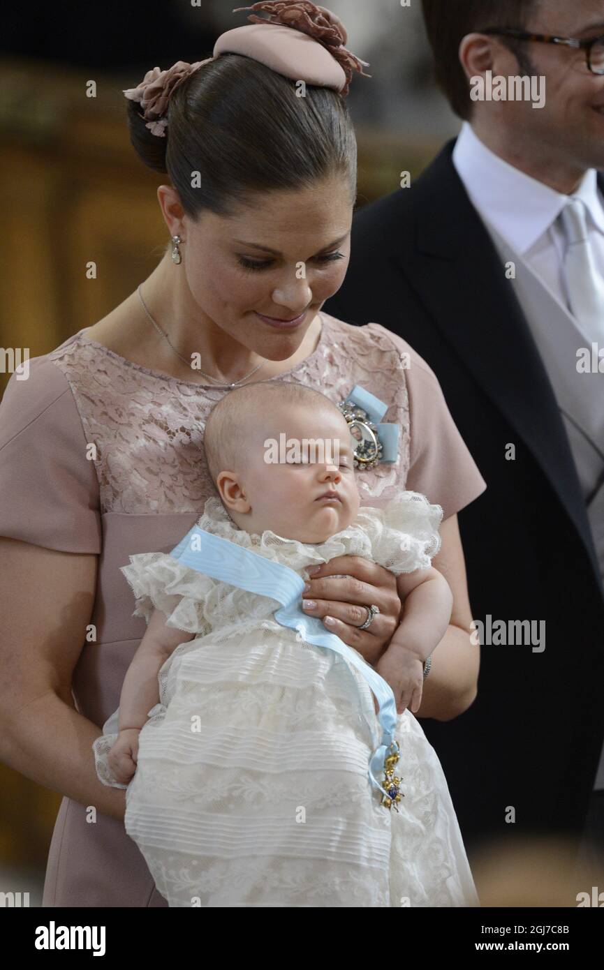 STOCKHOLM 20120522 Kronprinsessan Victoria och prinsessan Estelle under ...