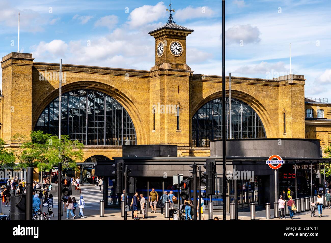 Britain railway stations hi-res stock photography and images - Alamy