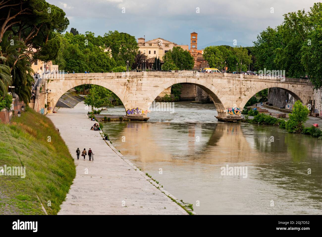 Italy, Rome. Tiber River, Ponte Potto, seen from Ponte Garibaldi Stock ...