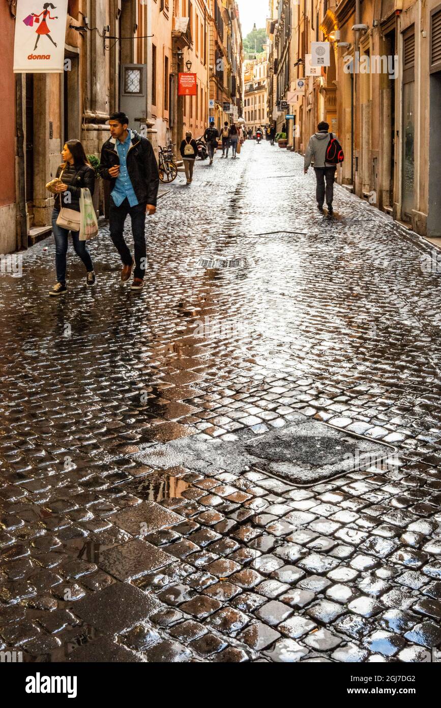 Wet pavement after rain hi-res stock photography and images - Alamy