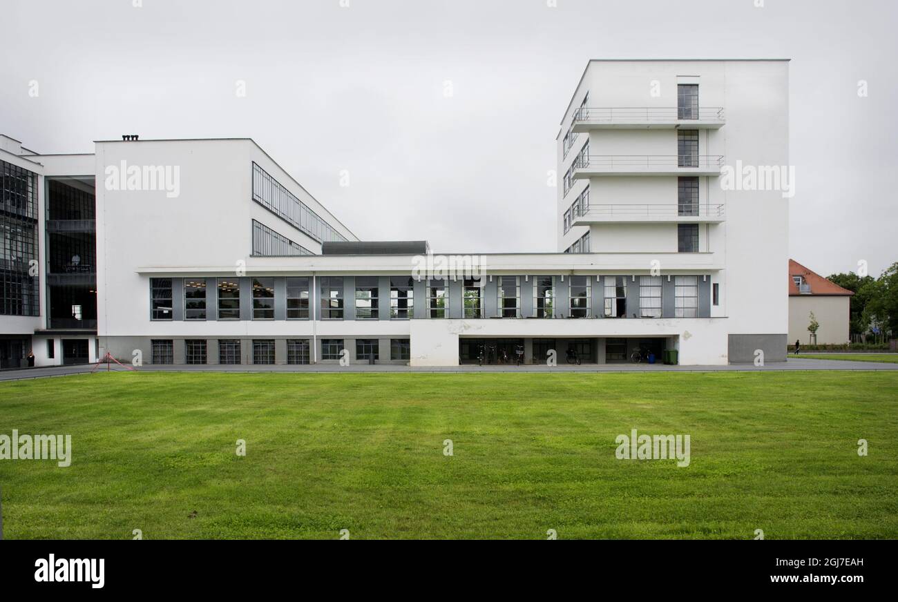 Bauhaus school of design exterior hi-res stock photography and images ...