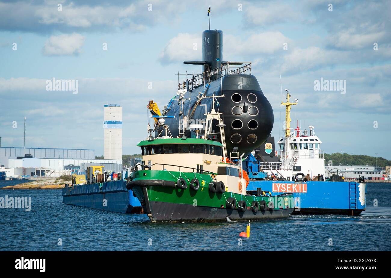 KARLSKRONA 20120903 : The last journey of the submarine HMS Neptune ...