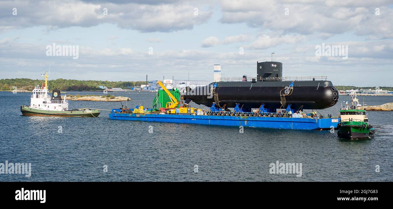 KARLSKRONA 20120903 : The last journey of the submarine HMS Neptune ...