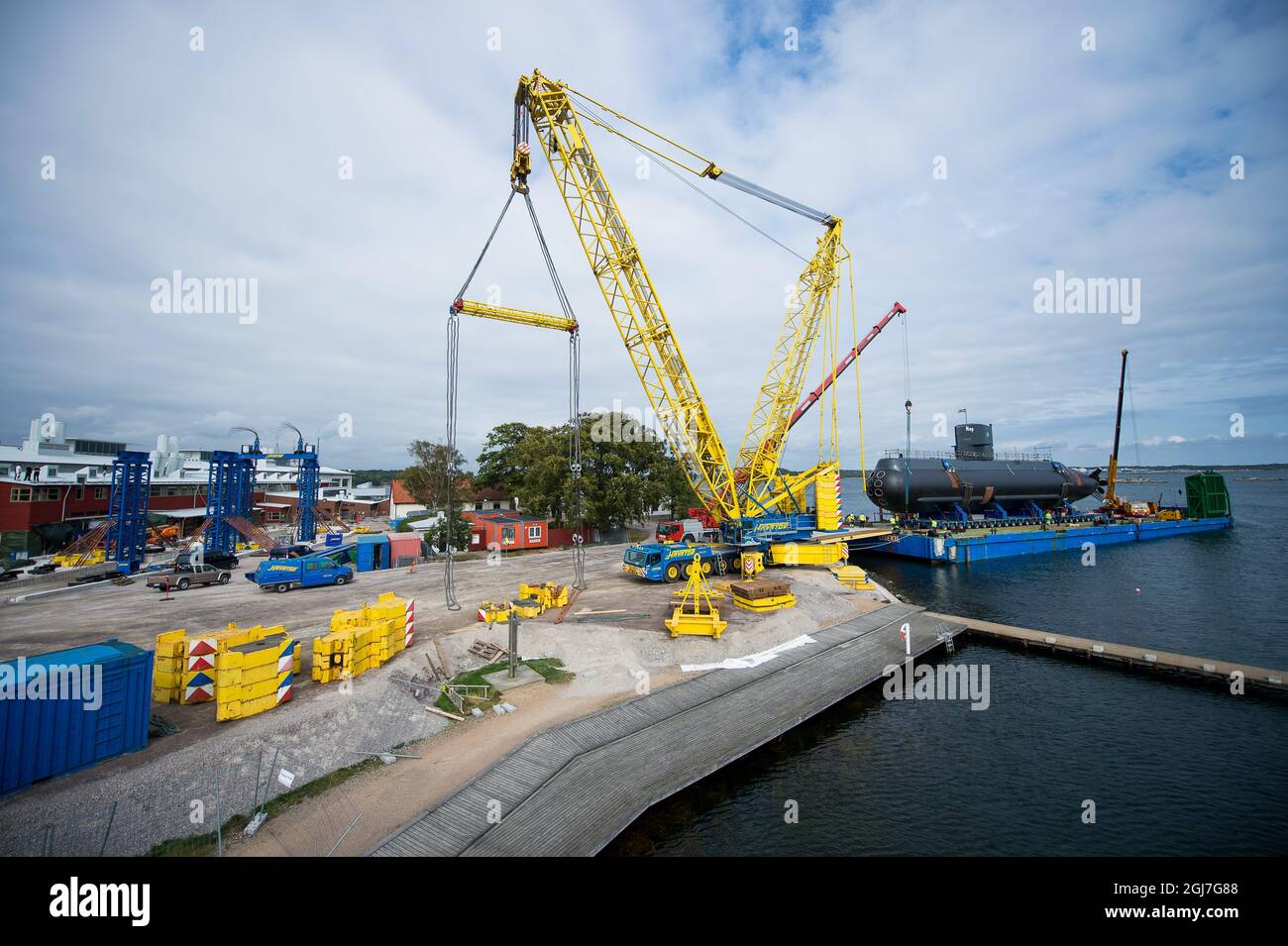 KARLSKRONA 20120903 : The last journey of the submarine HMS Neptune ...