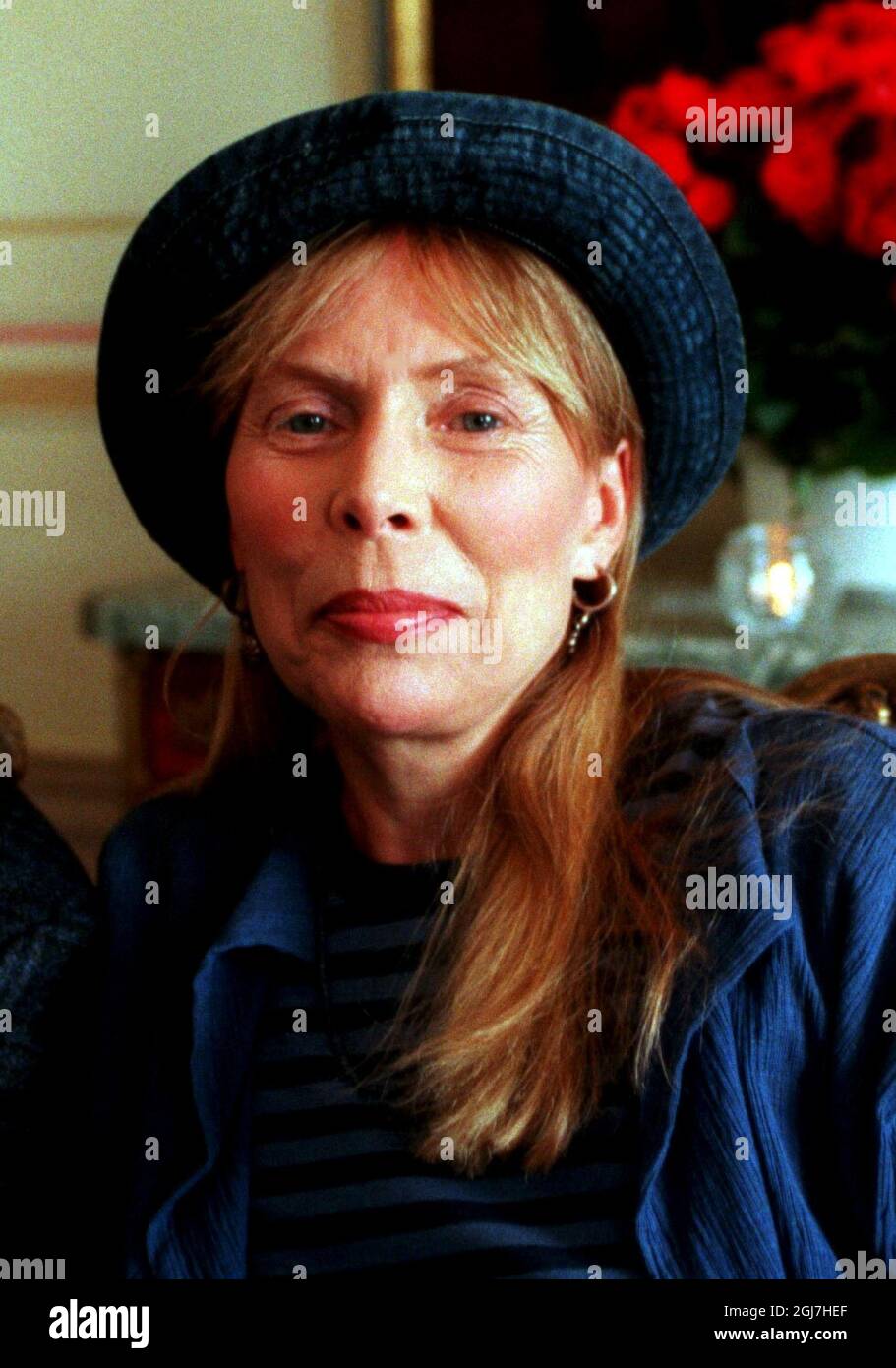 FILE 1996-05-07. Canadian musician, singer songwriter Joni Mitchell in ...