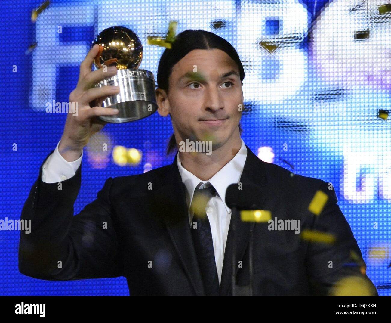 STOCKHOLM 2012-11-12 Swedish soccer player Zlatan Ibrahimovic holds the ...