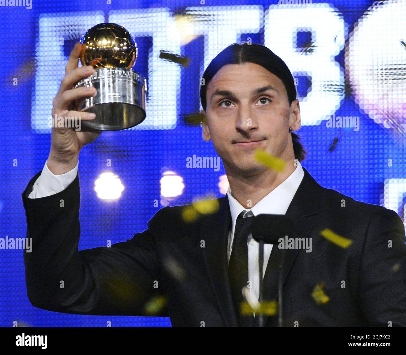 STOCKHOLM 2012-11-12 Swedish soccer player Zlatan Ibrahimovic holds the ...