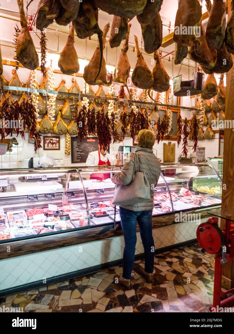 Tuscany market customer hi-res stock photography and images - Alamy
