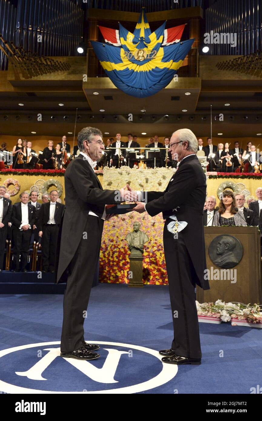 STOCKHOLM 20121210 Robert J. Lefkowitz from the US receives the Nobel ...