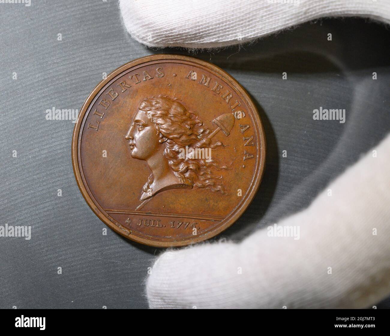 1652 new england shilling hi-res stock photography and images - Alamy