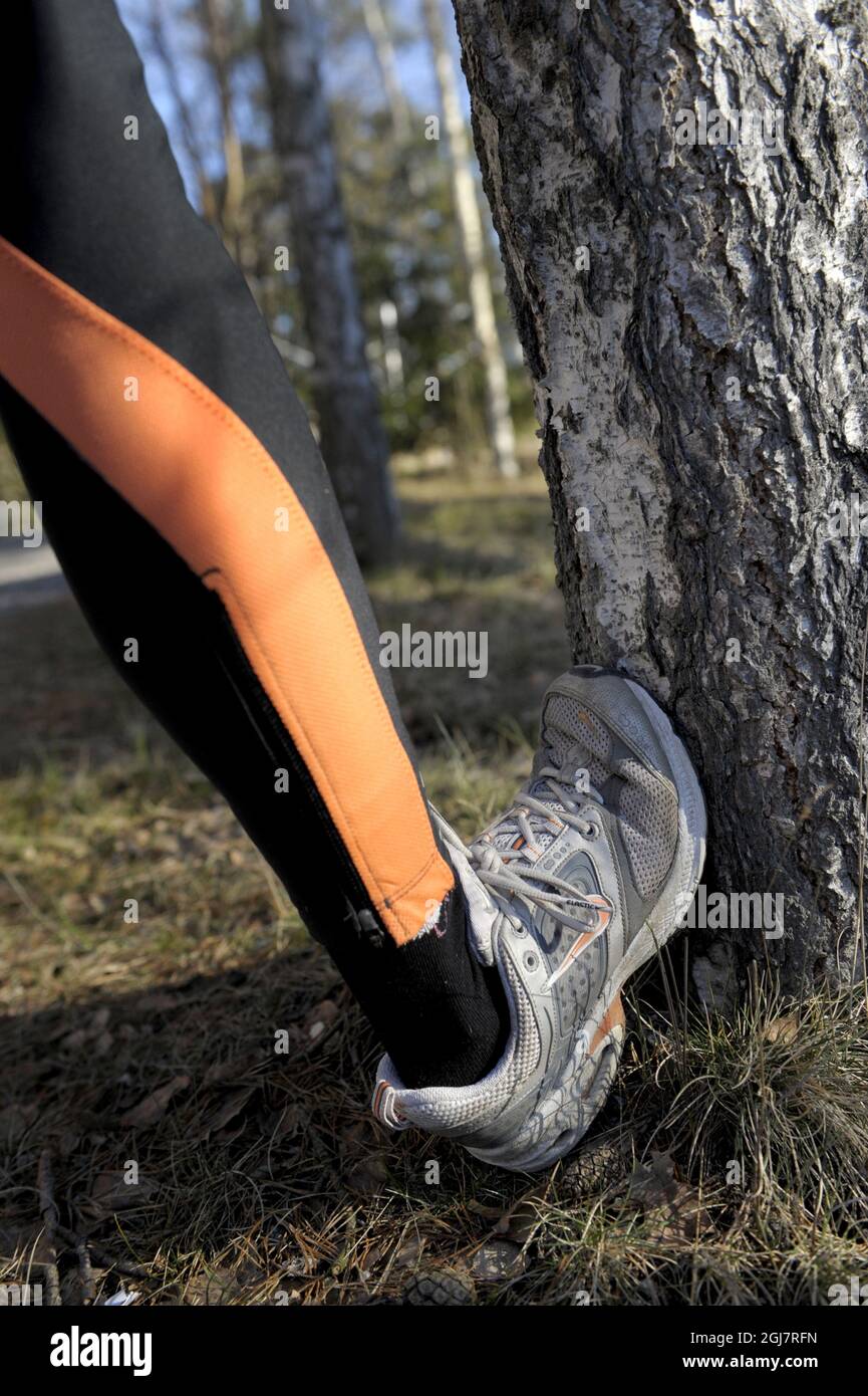 A runner stretching the calf muscle Stock Photo - Alamy