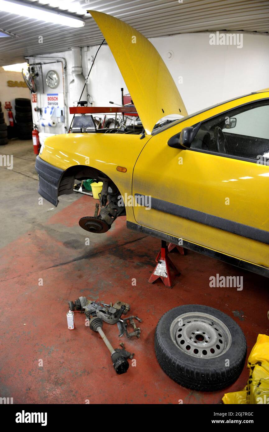 Car repair stock hi-res stock photography and images - Alamy