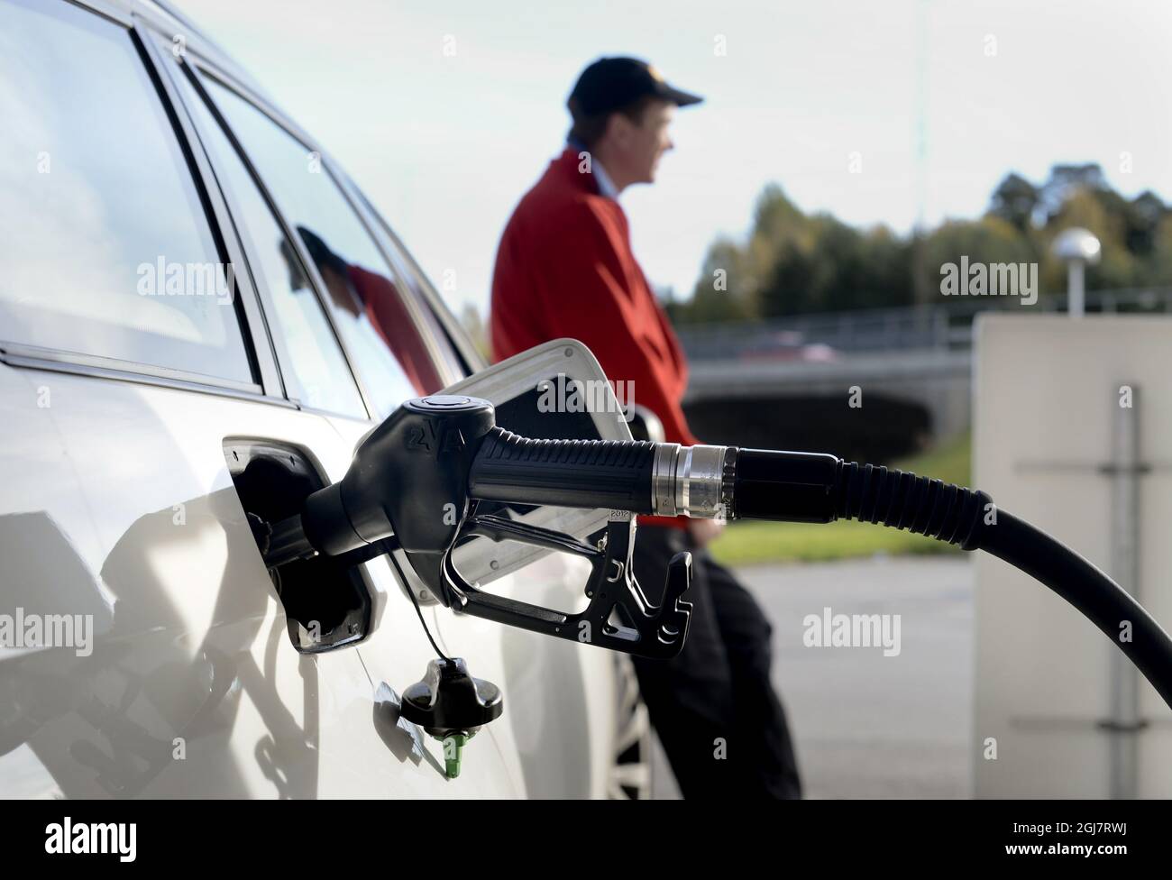 Man filling up a car using a petrol pump at a petrol station Stock ...