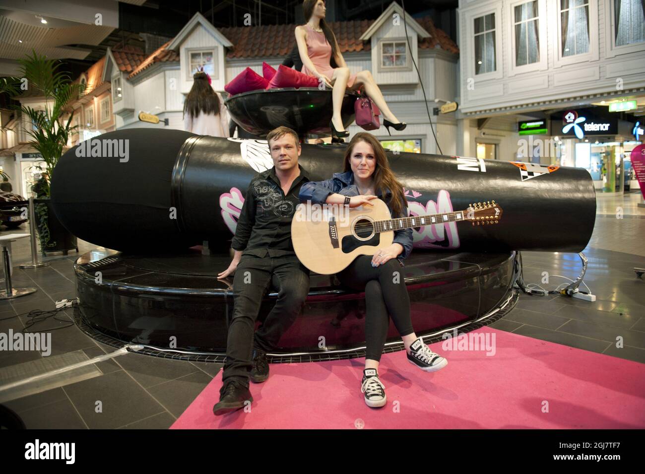 David Aberg and Sandi Thom. Singer Sandi Thom inaugurated the world’s ...