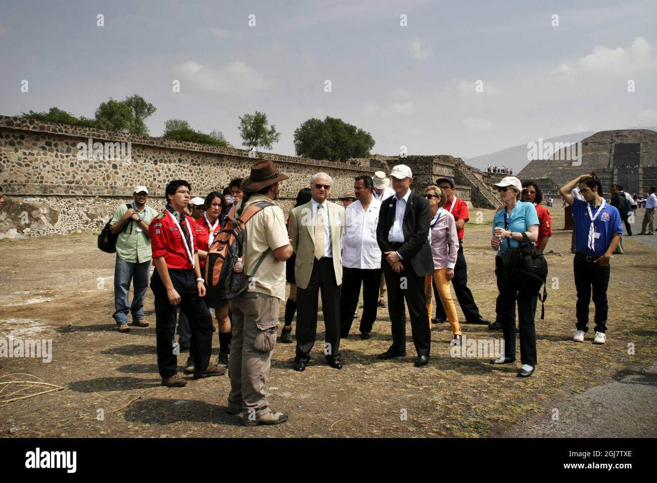 Sweden's King Carl Gustaf visiting the pyramids in Teotihuacan, Mexico ...