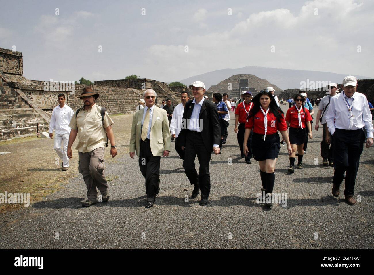 Sweden's King Carl Gustaf visiting the pyramids in Teotihuacan, Mexico ...
