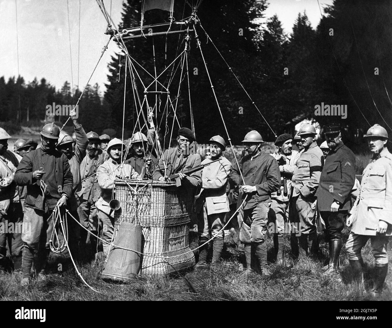 The observer 1918 hi-res stock photography and images - Alamy