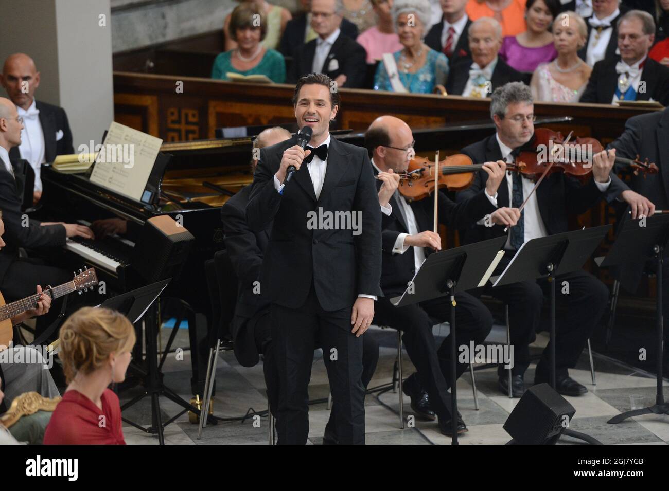 STOCKHOLM 20130608 Peter Joback is seen singing during the wedding ...