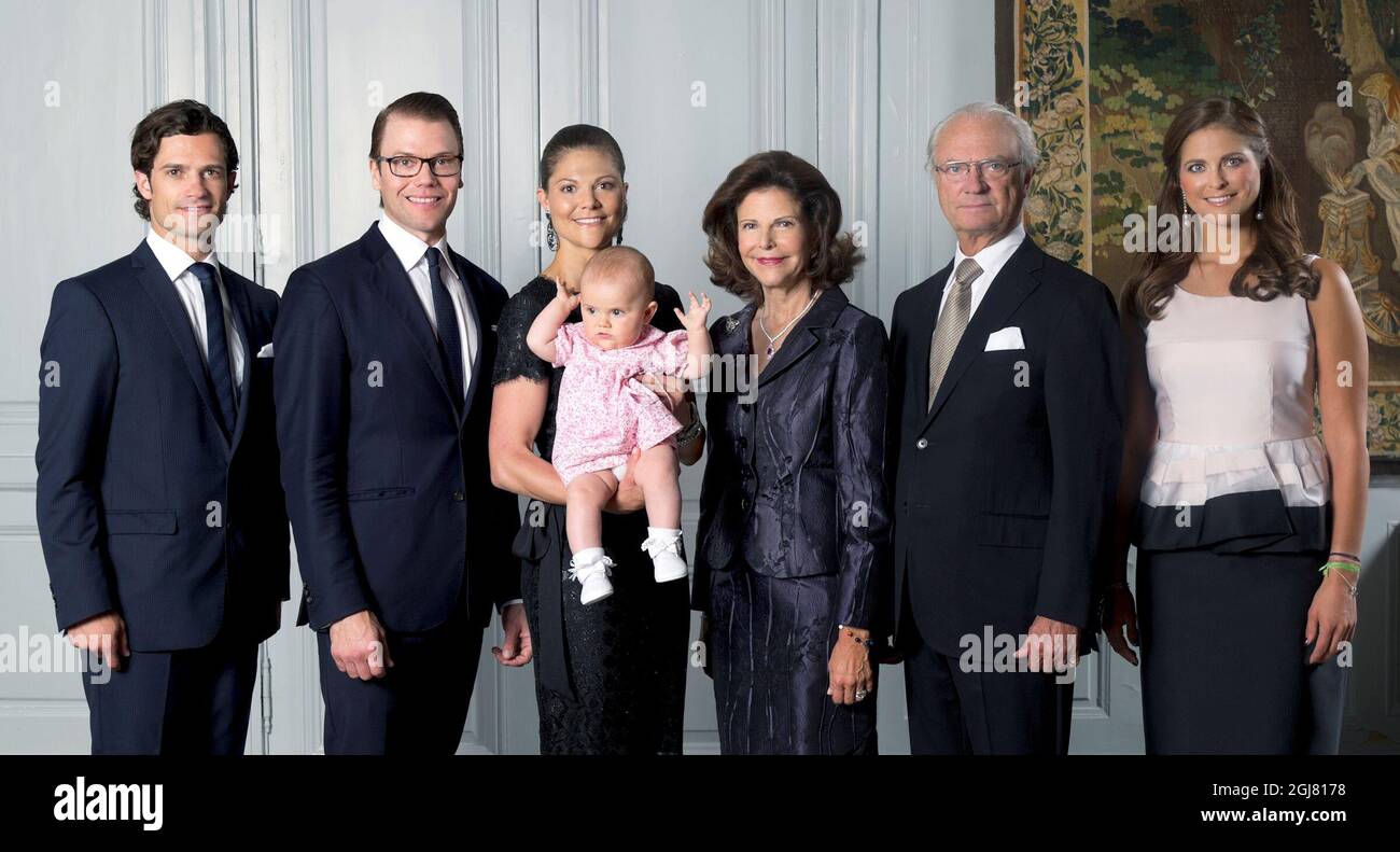 Swedish royal family pose for a group photo, from left to right, Prince ...